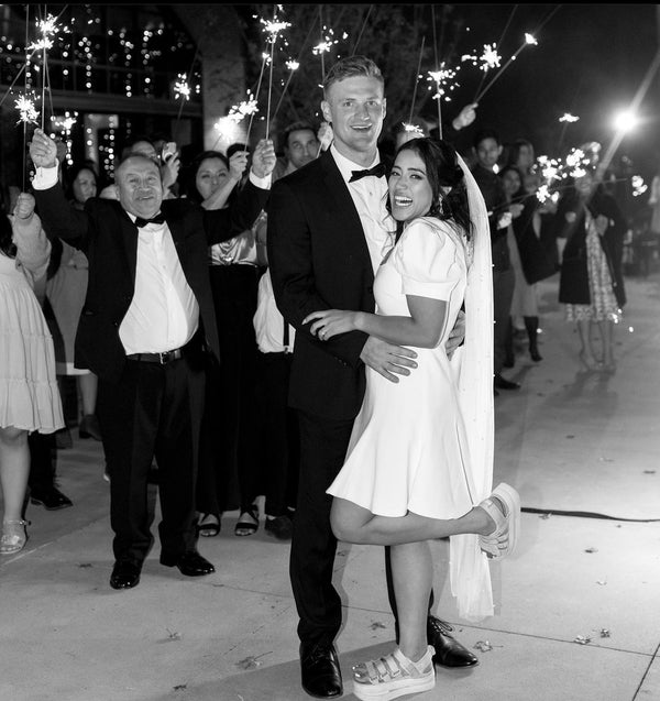 Sparkler Magic: How to Capture the Perfect Wedding Photos with Sparkle ...